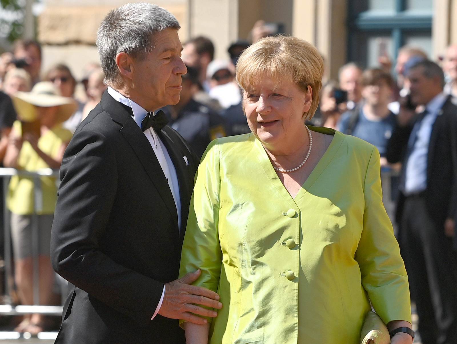 Angela Merkel & Joachim Sauer: Er kann doch nicht von ihr lassen ...