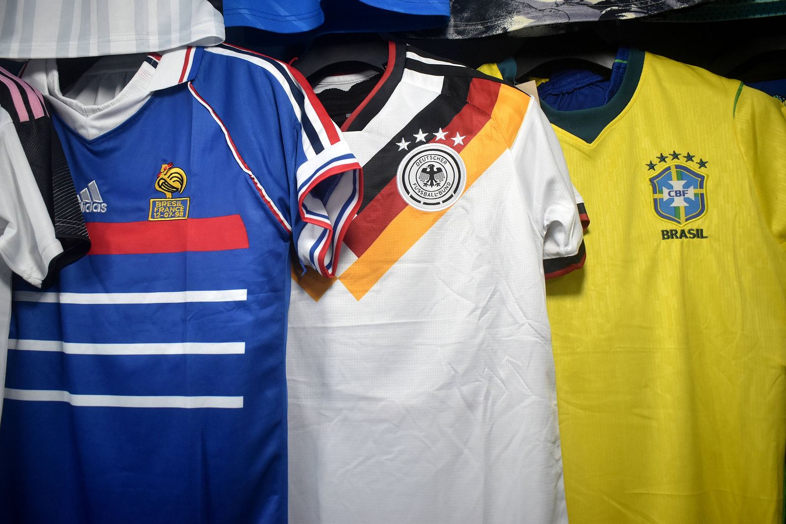 Gratis Trikots zur WM 2026: Check24, Dr. Oetker, Tedi und Co. – So ...