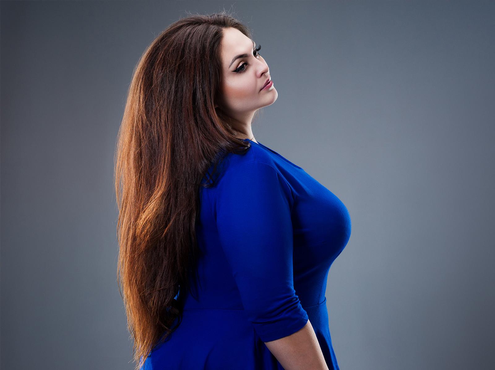 Diese Hochzeits-Outfits stehen Plus-Size-Frauen am besten | Wunderweib