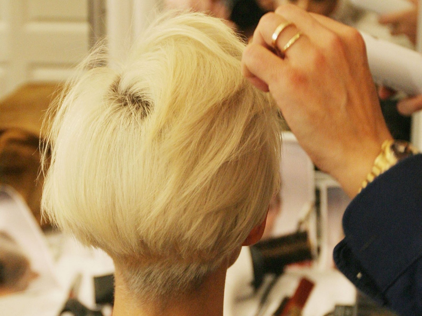 Diese 7 pfiffigen Kurzhaarfrisuren setzen deinen Hinterkopf in Szene ...