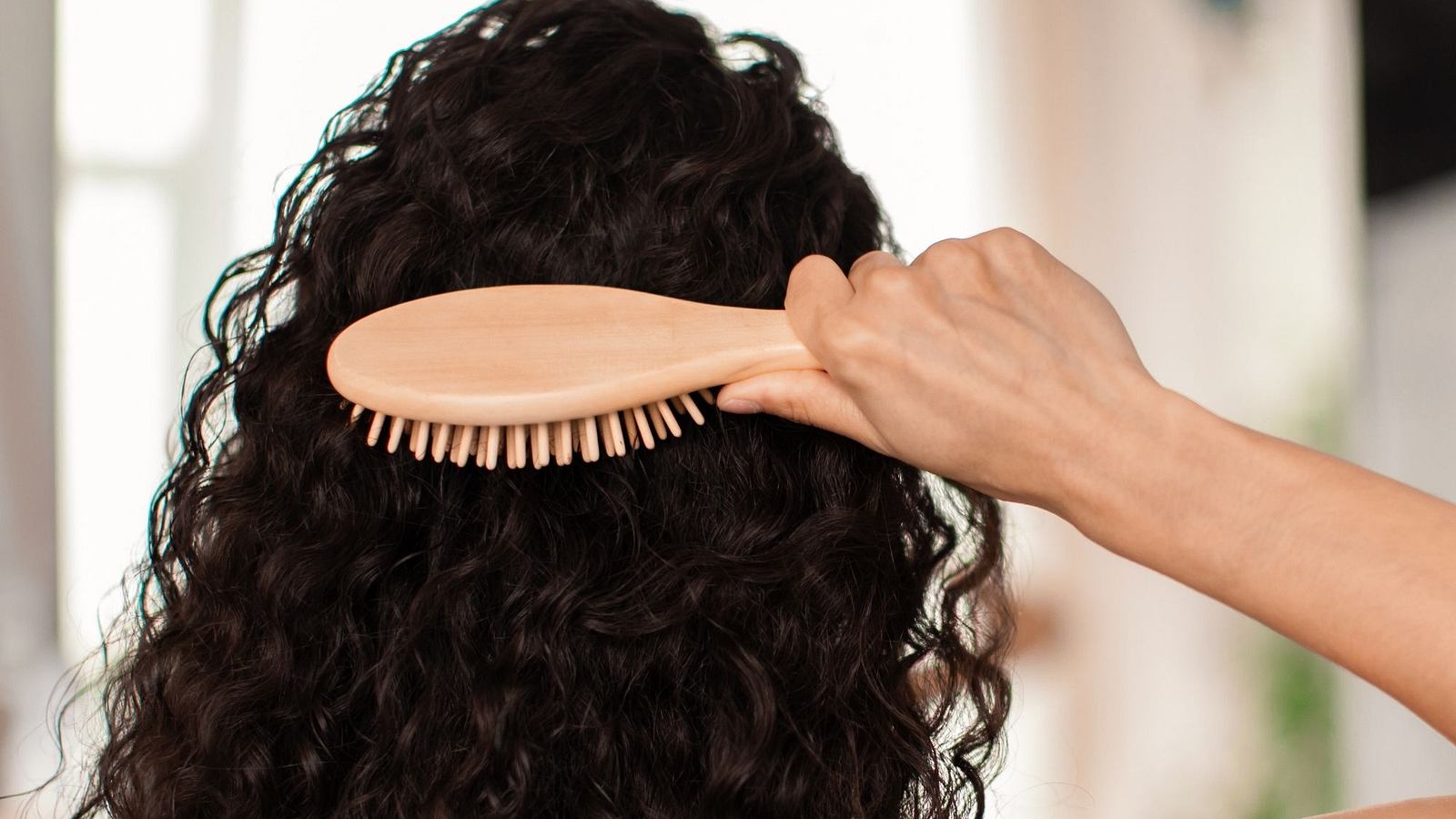 Locken: Die besten Pflege-, Styling-, und Frisuren-Tipps und Inspirationen | Wunderweib