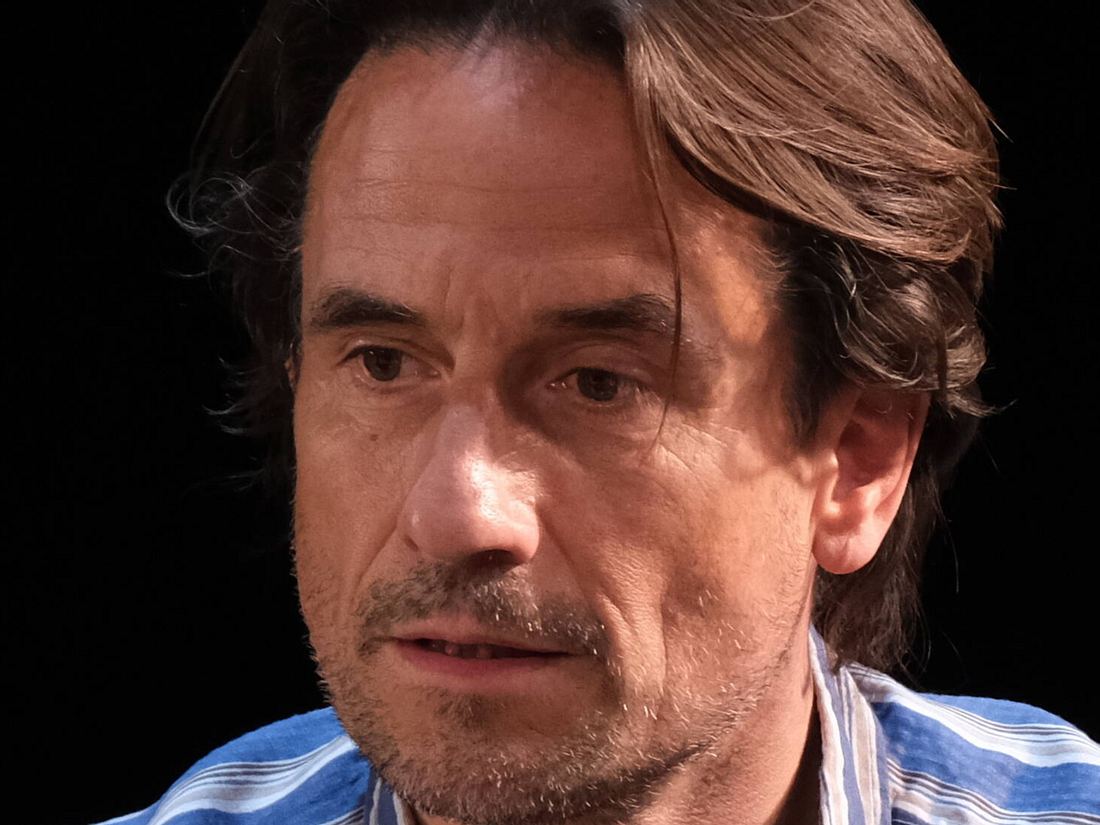 „Tatort“-Kommissar Oliver Mommsen von der Polizei nach Hause gebracht ...