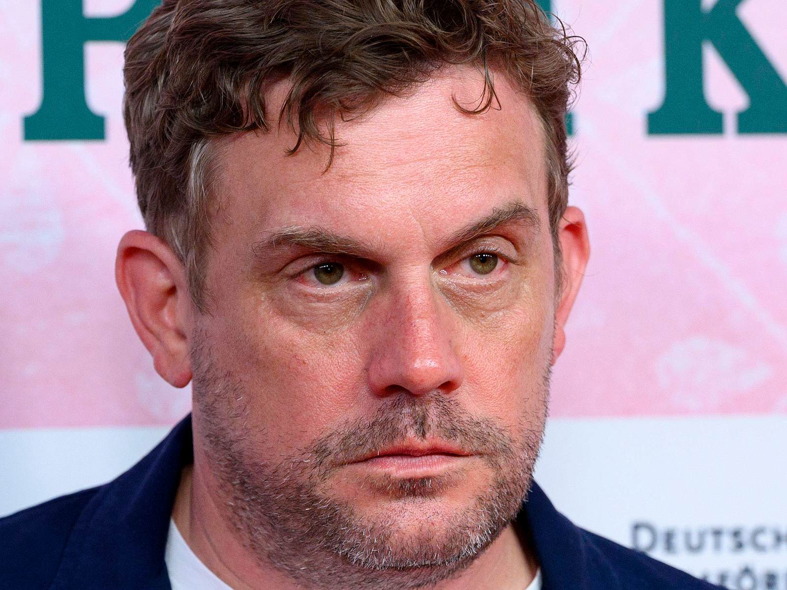 Sebastian Bezzel: Dieser Tod lässt ihn nicht los! | Wunderweib