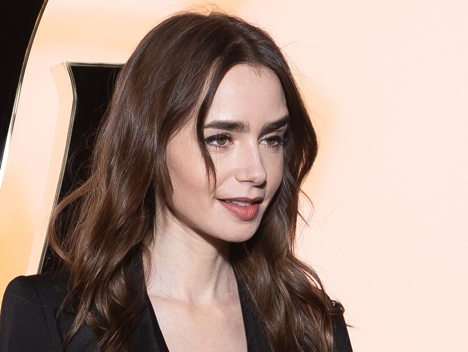 Lily Collins: Haare ab! Jetzt trägt sie den "Sharp Chin Bob" und es ...