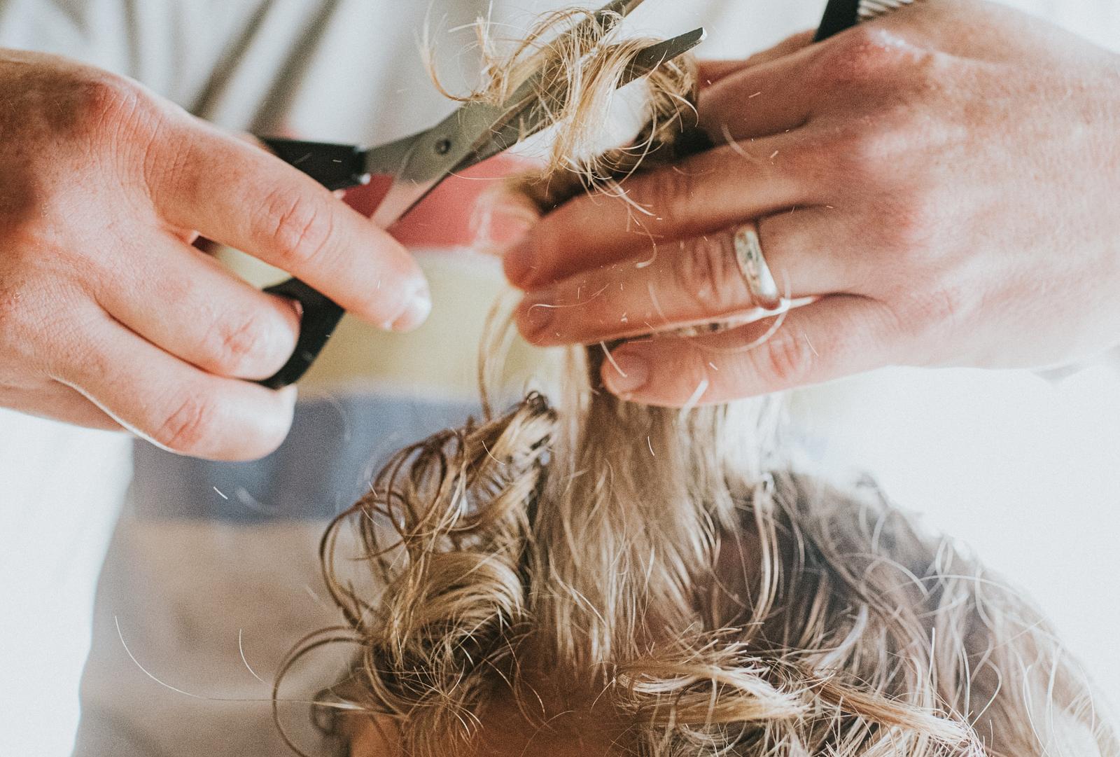 Stufenschnitt für Locken: Die schönsten Frisuren & Profi-Tipps von ...