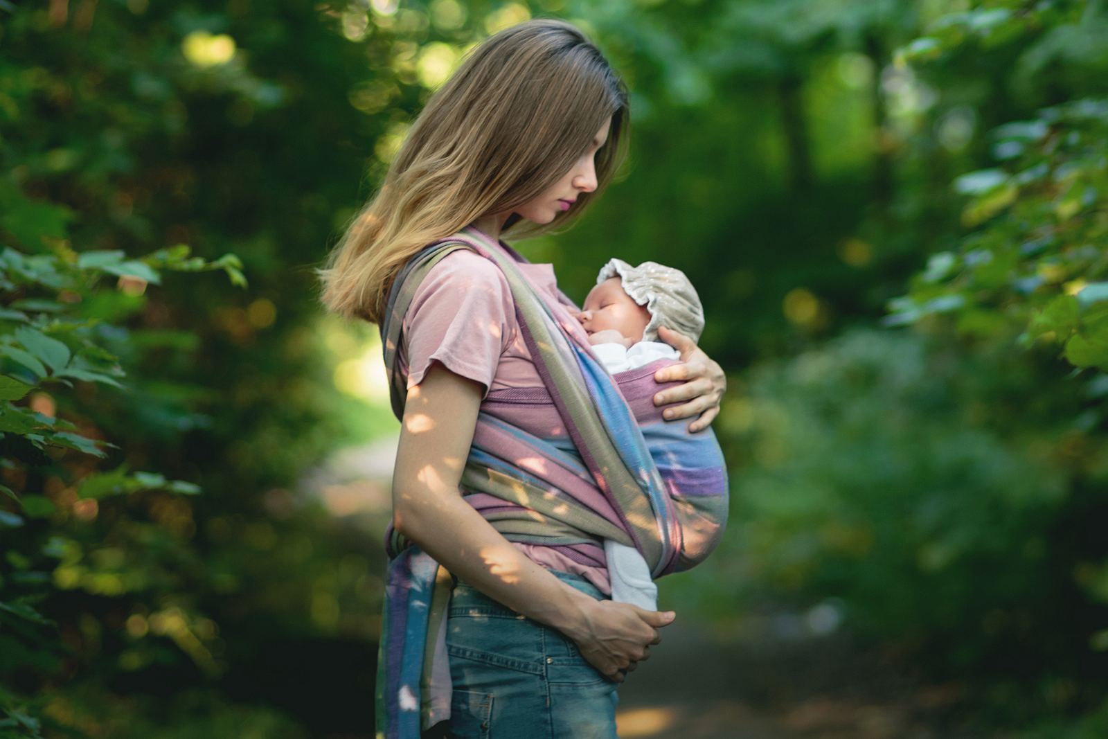 Tragetuch binden: So trägst du dein Baby sicher | Wunderweib